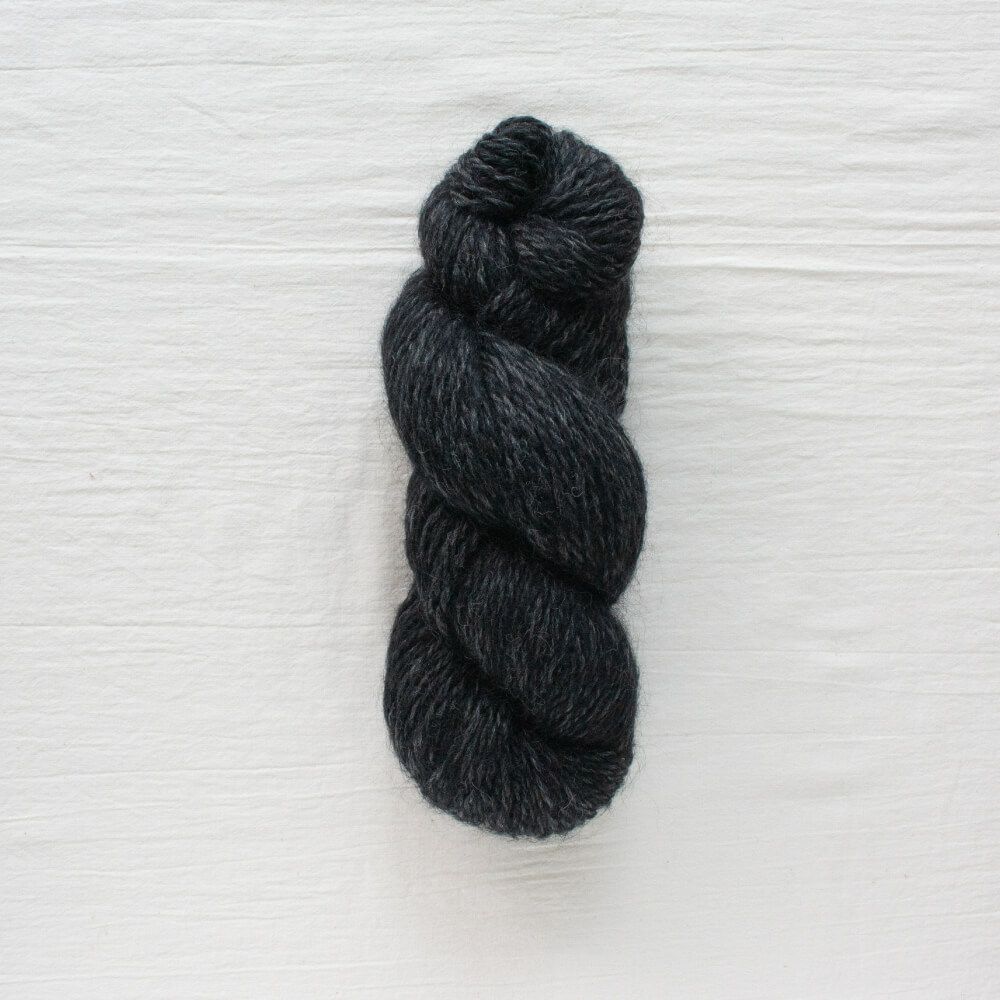 Seeknit yarn "macio"【Charcoal x Black】 | Seeknit store